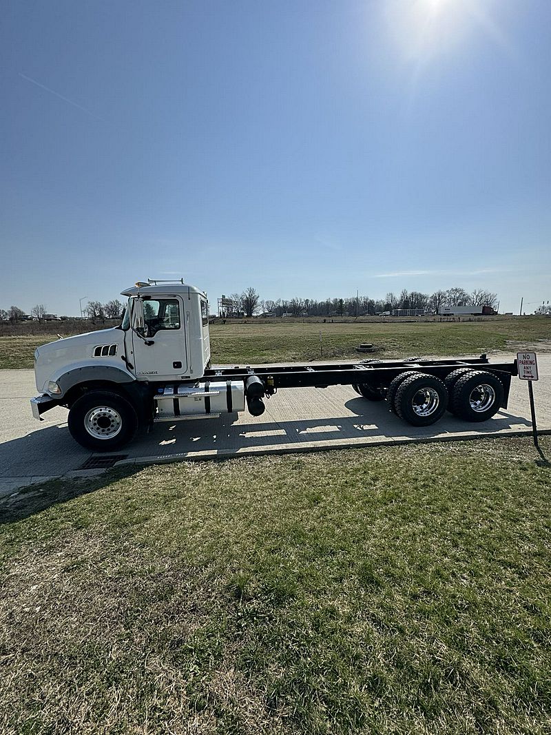 2014 Mack Granite GU813 For Sale | Cab & Chassis | #EM025542