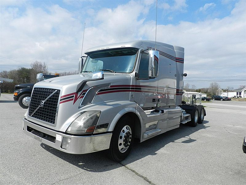 2017 Volvo VNL 630 For Sale | 61" Sleeper | #666081