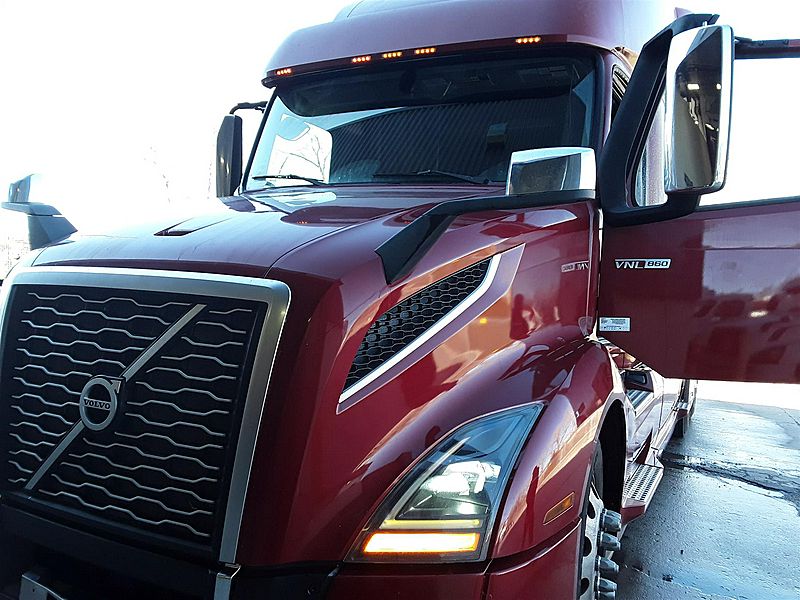 2019 Volvo VNL64T (For Sale) | 73" Sleeper | #774502