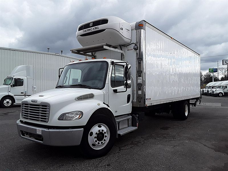 2015 Freightliner M2 106 For Sale | 26' Box | #581478