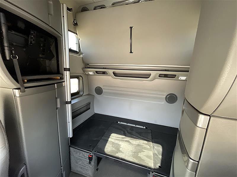 2020 Volvo VNL 860 For Sale | 77" Sleeper | #258620