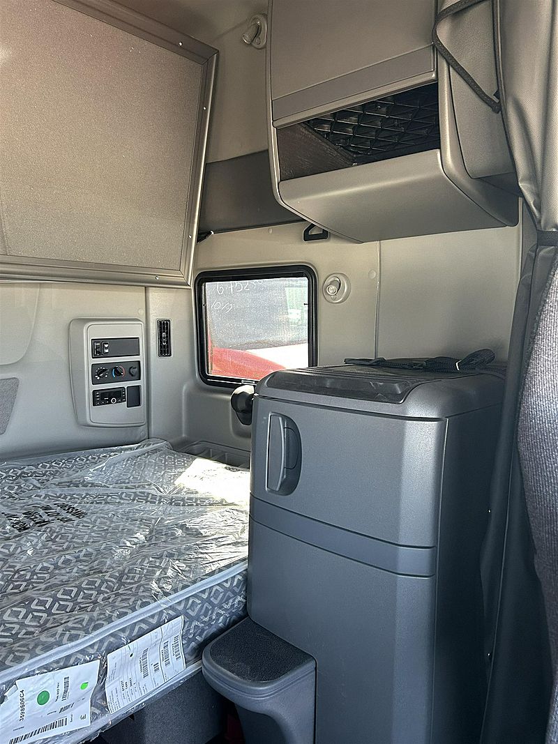 2024 International LT625 (For Sale) | 73" Sleeper | #RN675238