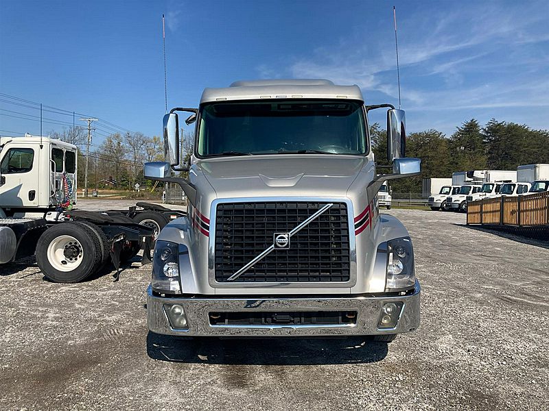 2017 Volvo VNL 630 For Sale | 61" Sleeper | #666082