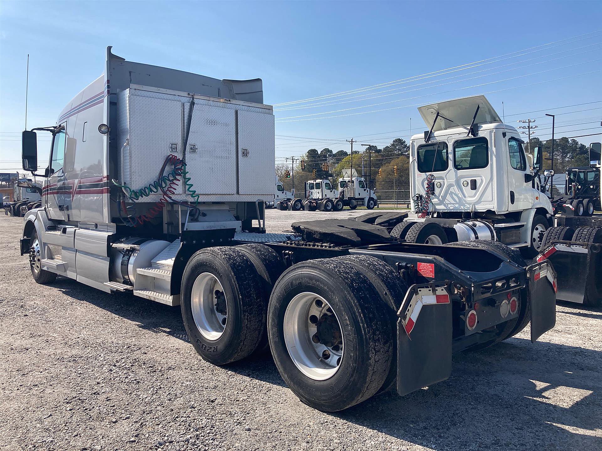 2017 Volvo VNL 630 For Sale | 61" Sleeper | #666082