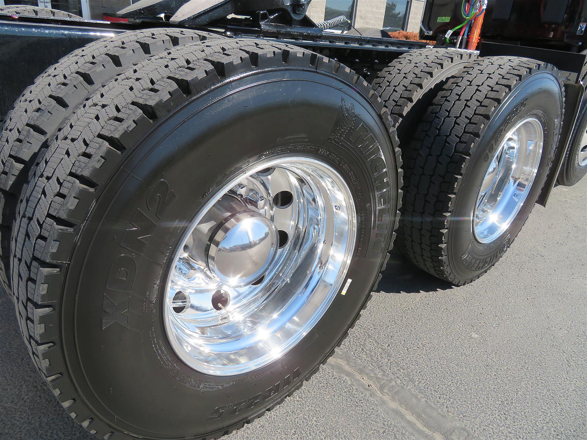 2025 Kenworth W990 For Sale | 76" Sleeper | #122673 * Stock