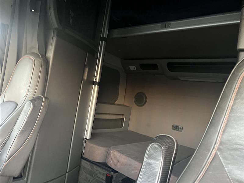 2020 Volvo VNL 860 For Sale | 77" Sleeper | #258808
