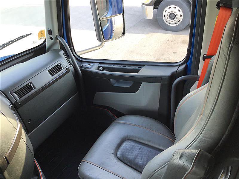 2020 Volvo VNL 860 For Sale | 77" Sleeper | #258807