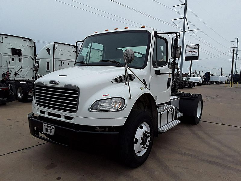 2015 Freightliner M2 106 (For Sale) | Day Cab | #566831