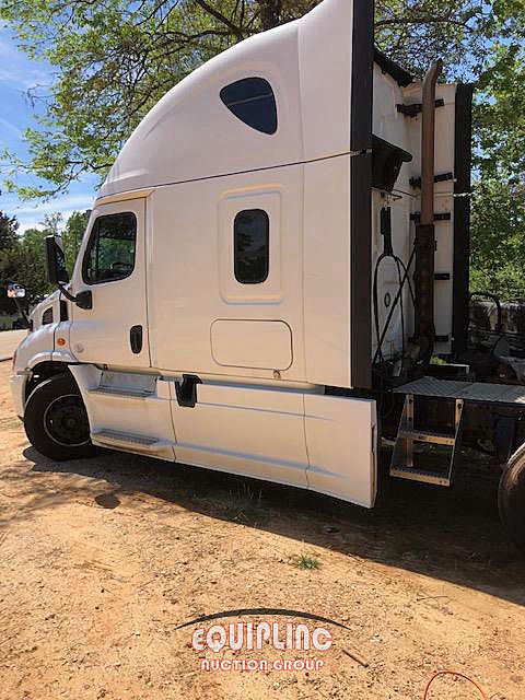 2016 Freightliner CASCADIA For Sale | 113" Sleeper | #CABGLHV5588