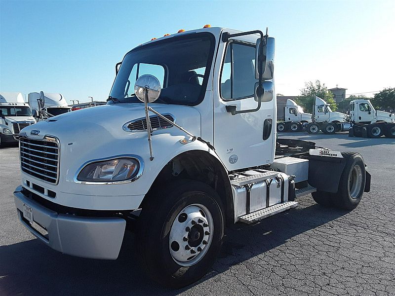 2015 Freightliner M2 106 For Sale | Day Cab | #566826