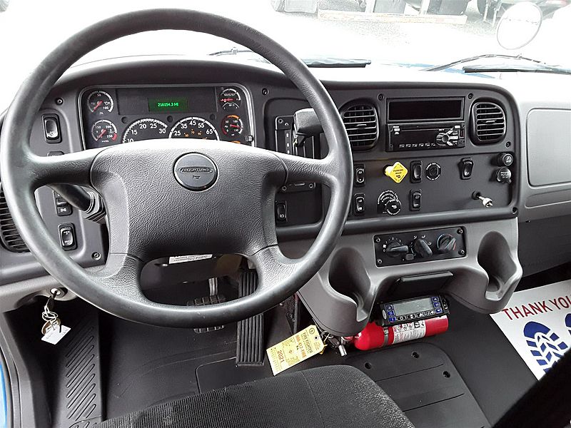 2018 Freightliner M2 106 For Sale | 22' Box | #681098