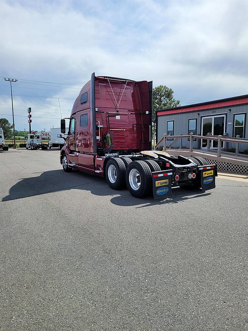 2018 Volvo VNL64 T 860 For Sale | 73" Sleeper | #781086