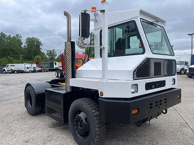 2017 Capacity Sabre 5 (For Sale) | Yard Spotter | #22650