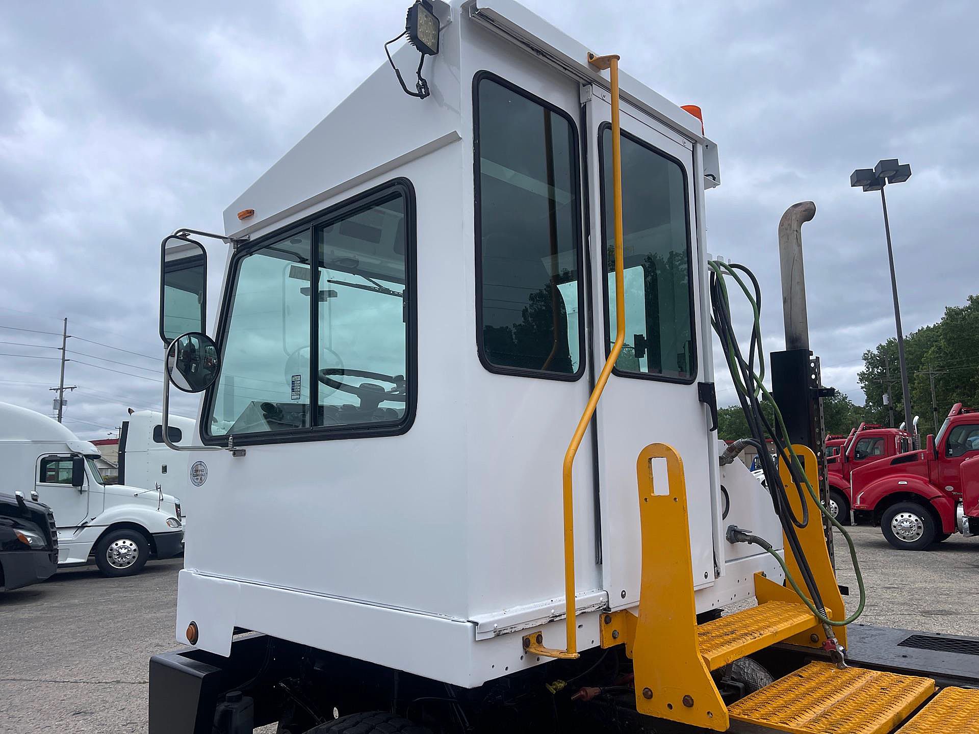 2017 Capacity Sabre 5 For Sale | Yard Spotter | #10*22650