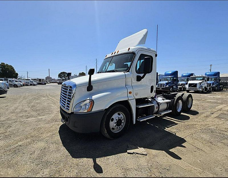 2015 Freightliner CASCADIA 125 (For Sale) | Day Cab | #567106