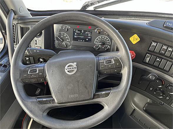 2019 VNL 760 (For Sale) | 70" Sleeper | #6382