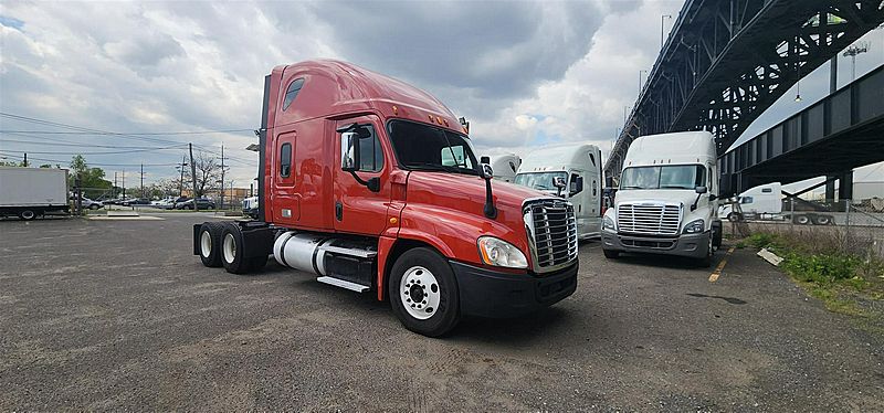2014 Freightliner CASCADIA 125 For Sale | 72" Sleeper | #537538