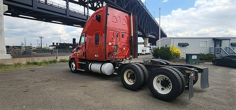 2014 Freightliner CASCADIA 125 For Sale | 72" Sleeper | #537538