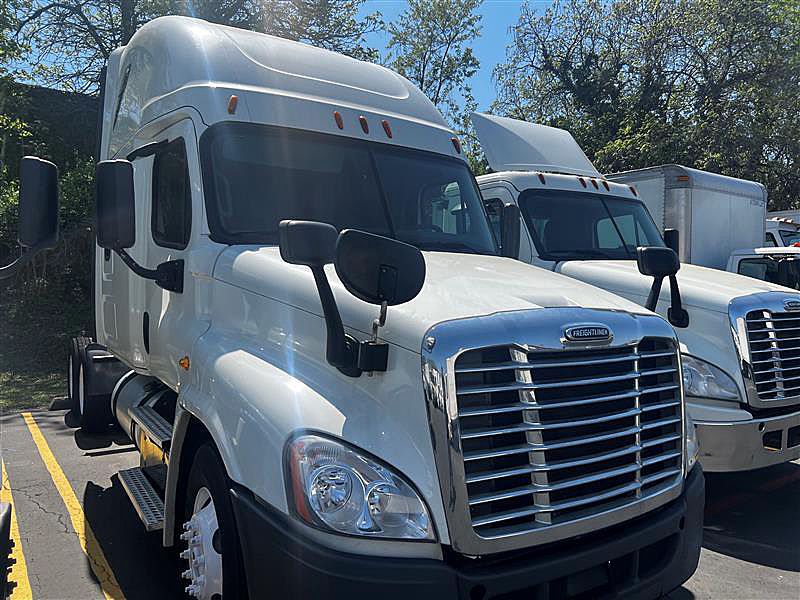 2015 Freightliner CASCADIA 125 For Sale | 72" Sleeper | #329085