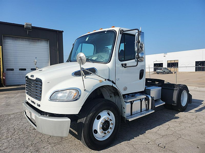 2015 Freightliner M2 106 For Sale | Day Cab | #567324