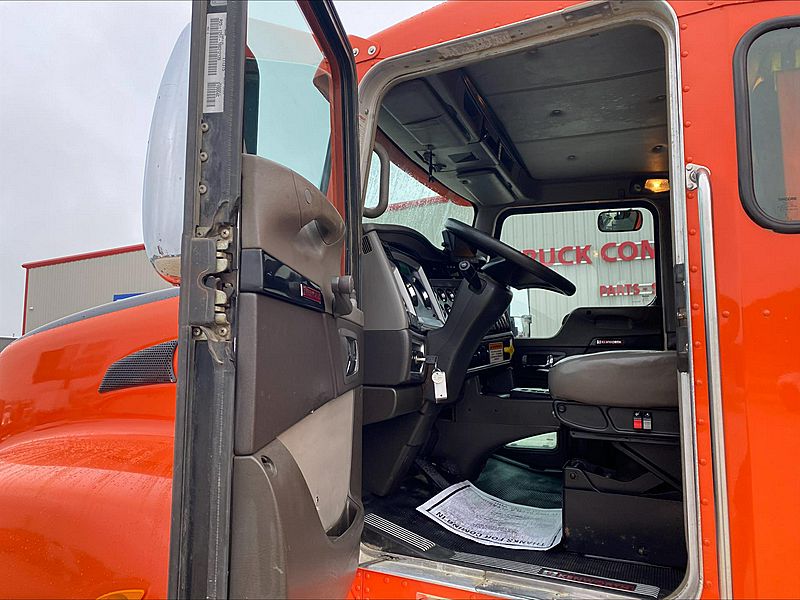 2016 Kenworth T400 (For Sale) | Rear Loader | #GR111315