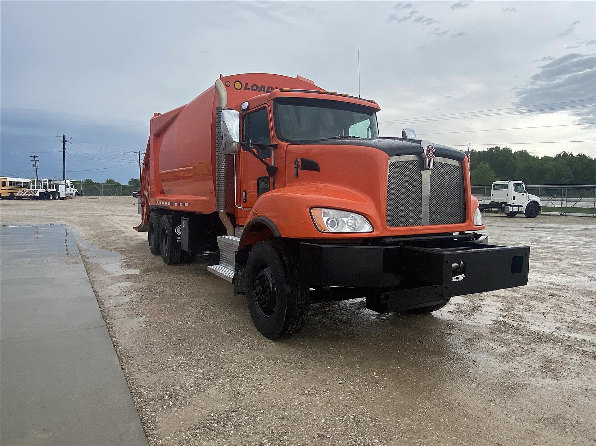 2016 Kenworth T400 (For Sale) | Rear Loader | #GR111316