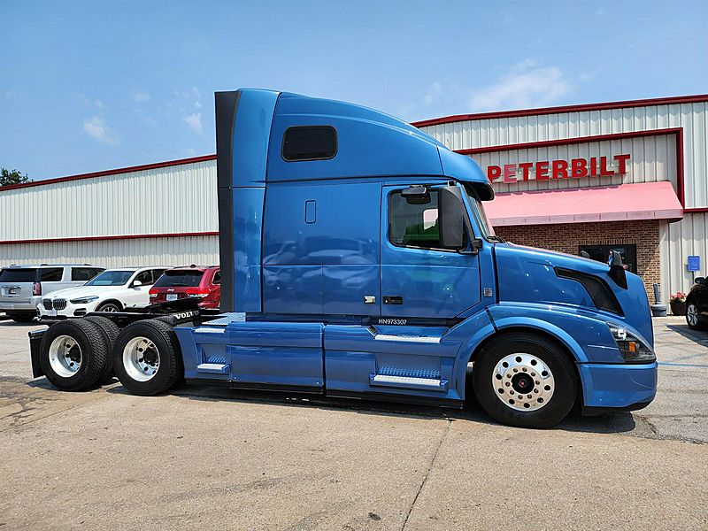 2017 Volvo VNL 670 For Sale | 61" Sleeper | #N973307