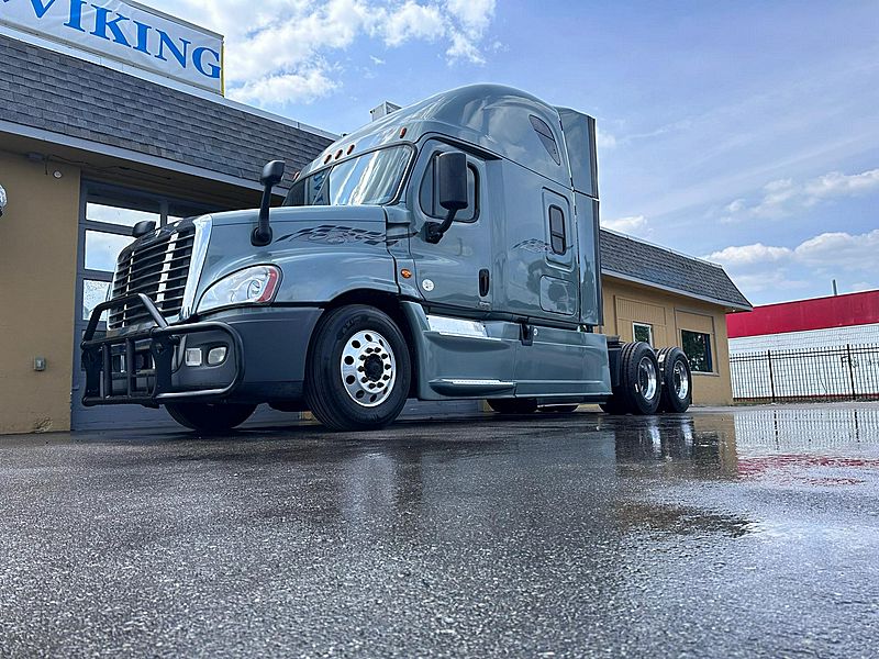 2017 Freightliner Cascadia (For Sale) | 72" Sleeper | #1320