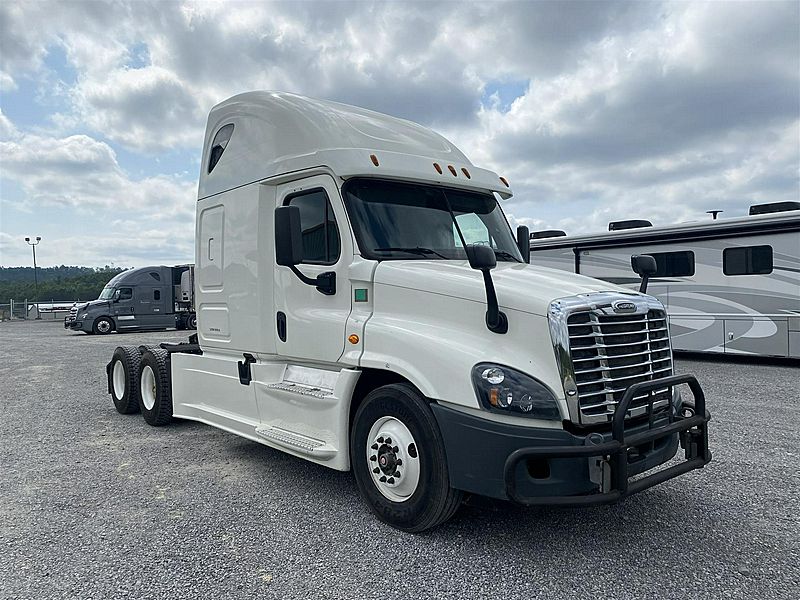 2016 Freightliner Cascadia 126 For Sale | Sleeper Truck | #16122