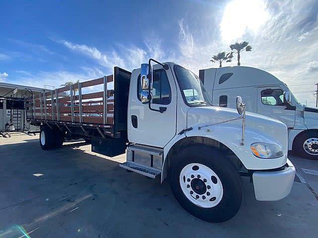 2017 Freightliner M2 106 (For Sale) | Flatbed | #665052