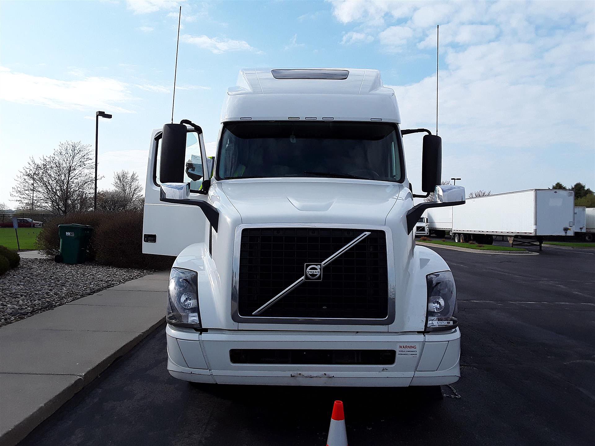 2017 Volvo VNL 780 (For Sale) | 77" Sleeper | #679751