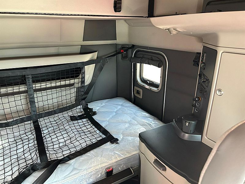 2024 Peterbilt 579 For Sale | 80" Sleeper | #RD660739