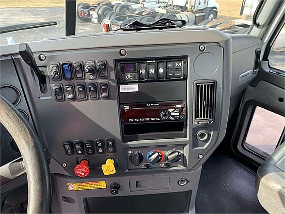 2016 Mack Pinnacle CXU613 For Sale | Day Cab | #MAC56735U
