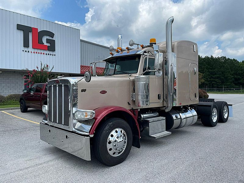 2017 Peterbilt 389 For Sale | 63" Sleeper | #1HD441618