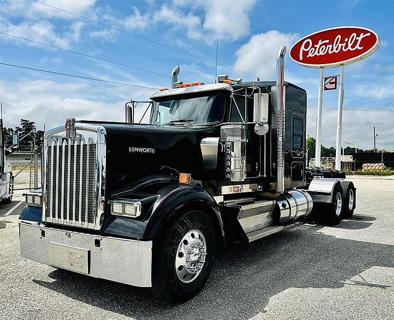 2018 Kenworth W900L For Sale | 62" Sleeper | #J201773