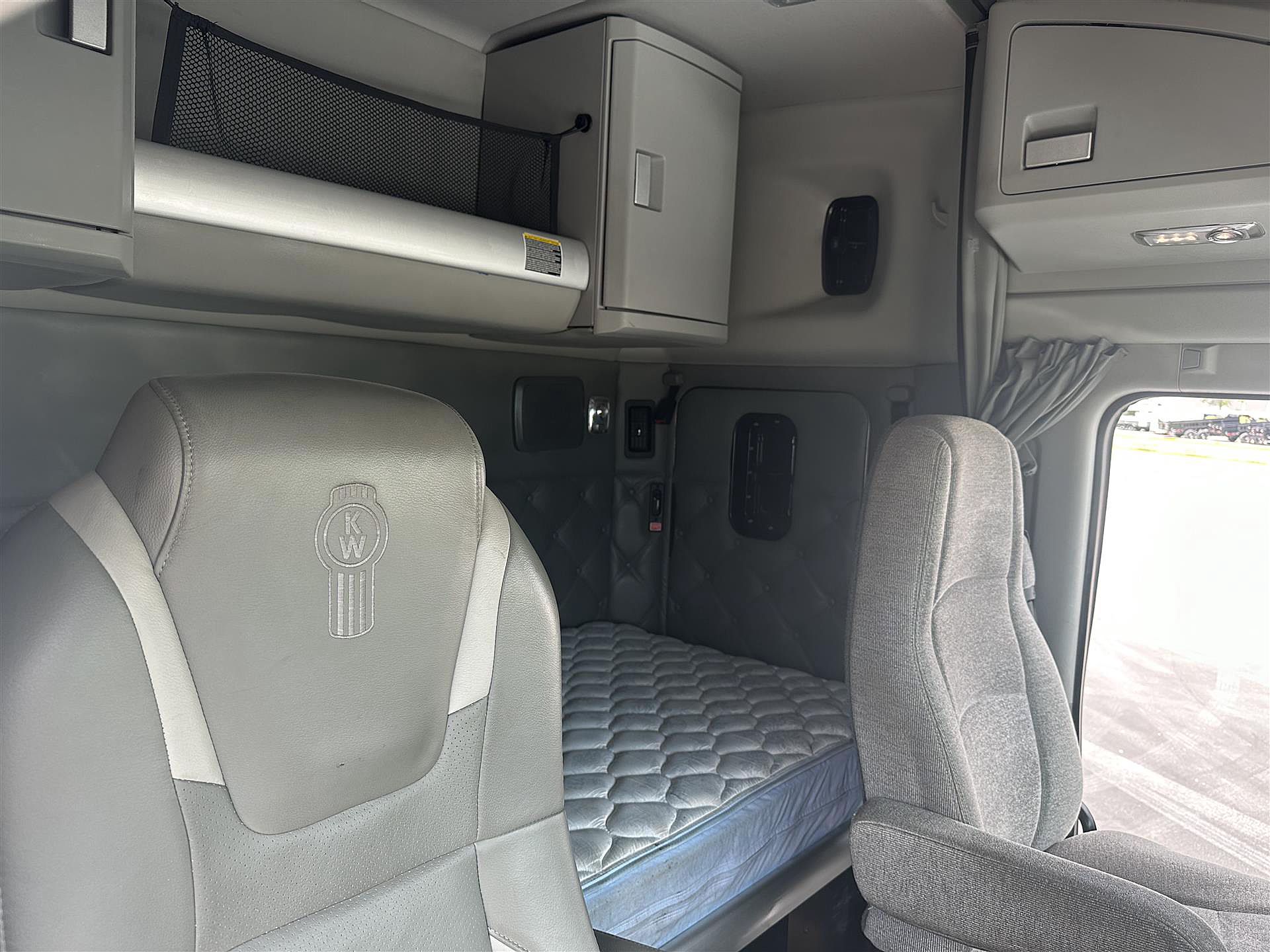 2016 Kenworth T680 (For Sale) | 52" Sleeper | #12375