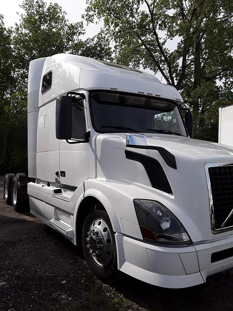 2015 Volvo VNL64T For Sale | 61" Sleeper | #303880