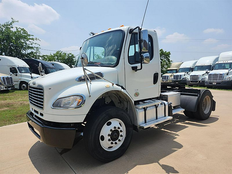 2015 Freightliner M2 106 (For Sale) | Day Cab | #566599