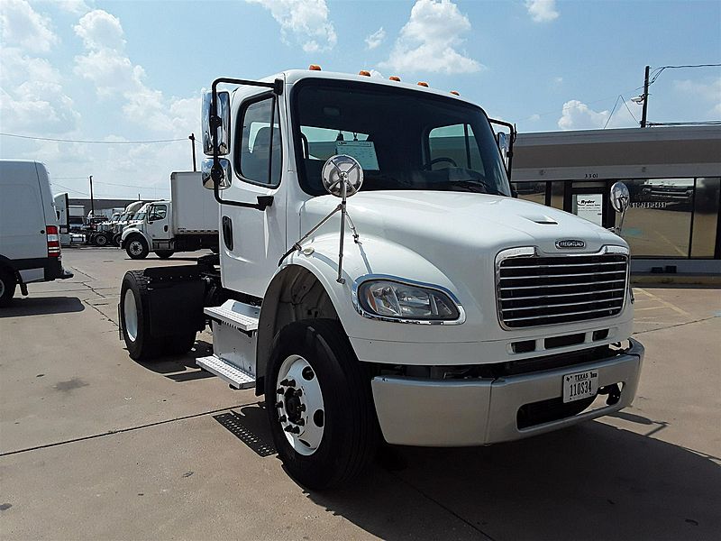 2015 Freightliner M2 106 For Sale | Day Cab | #566822