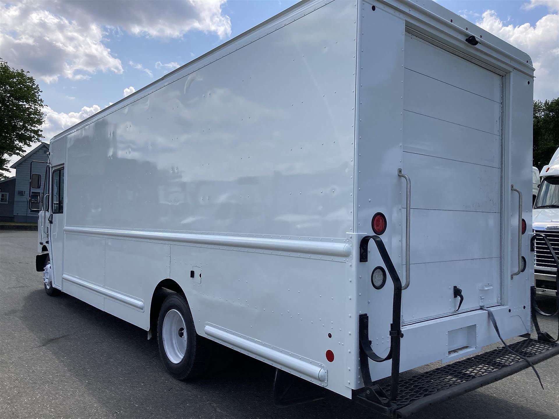 2020 Freightliner MT45 (For Sale) | 18' Box | Non CDL | #292016