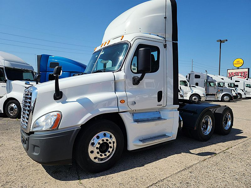 2015 Freightliner Cascadia (For Sale) | Day Cab | #10*23014