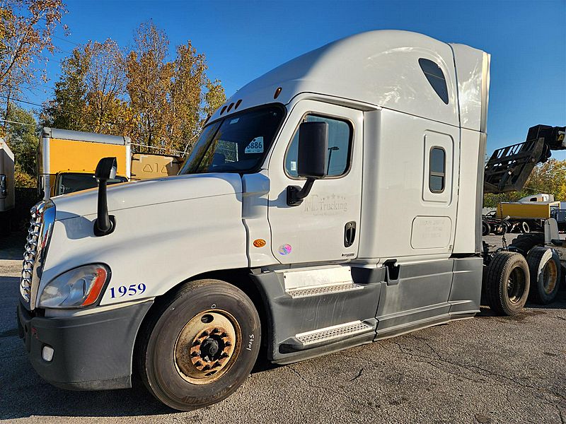 2016 Freightliner Cascadia Evolution (For Sale) | 72" Sleeper | #3*22714