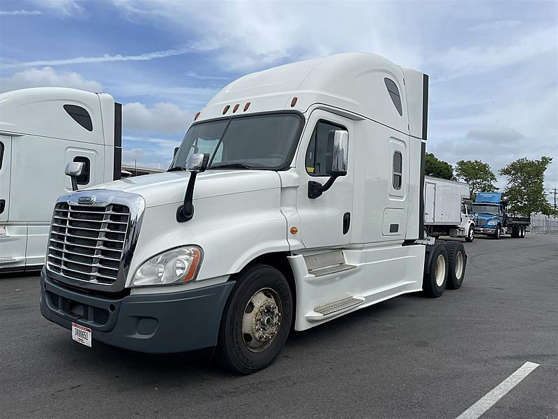 2015 Freightliner CASCADIA 125 For Sale | 72" Sleeper | #563926