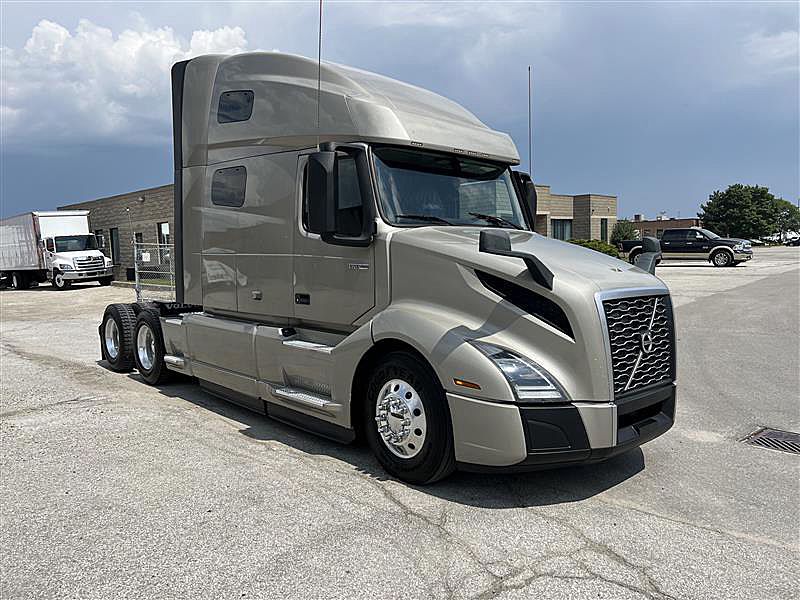 2020 Volvo VNL 760 (For Sale) | 70" Sleeper | #260087