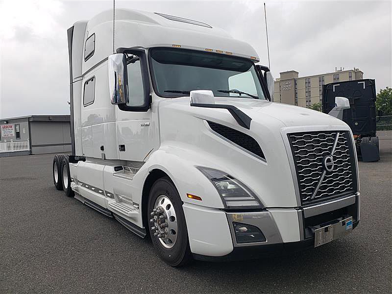 2020 Volvo VNL 860 (For Sale) | 77" Sleeper | #260220