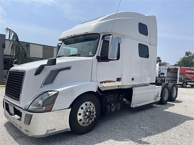 2006 Volvo VNL 780 For Sale | 77" Sleeper | #260303