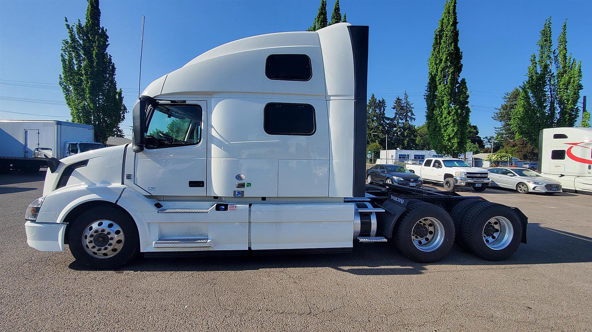 2018 Volvo VNL64T For Sale | 77" Sleeper | #755241