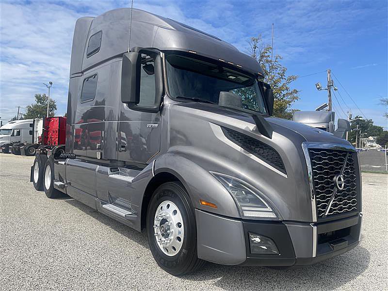 2020 Volvo VNL 860 (For Sale) | 77" Sleeper | #260495