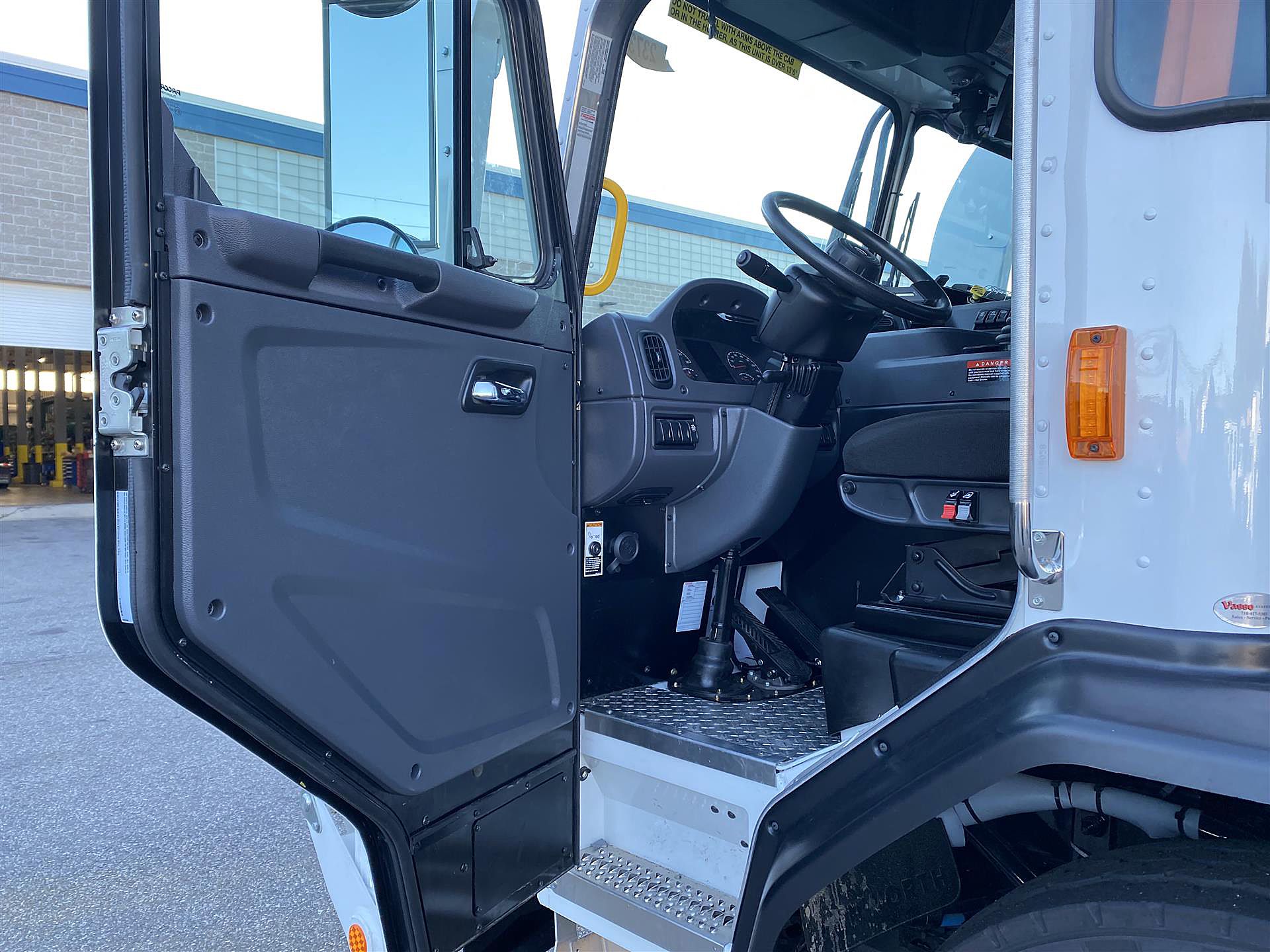 2023 Kenworth L770 (For Sale) | Front Loader | #RN-3385