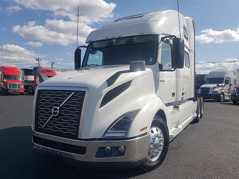 2018 Volvo VNL 860 (For Sale) | 77" Sleeper | #260663